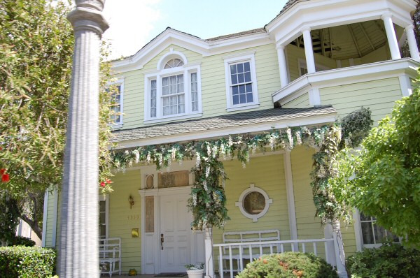 the studiotour.com - Colonial Street - Universal Studios Hollywood